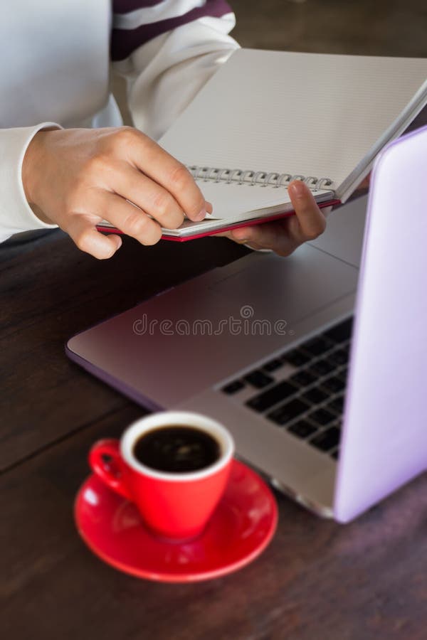 Woman Looking at Note Paper Stock Photo - Image of shoulder, female ...