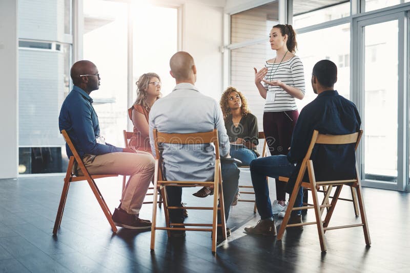 Woman Meeting Circle Training Office Diversity Discussion Brainstorming ...