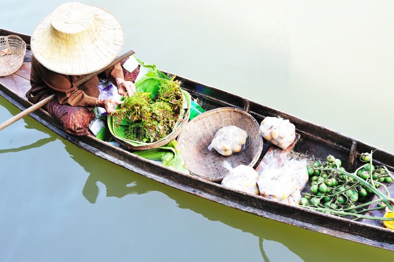 Woman Monger Paddle in Floating Market Editorial Image - Image of river ...