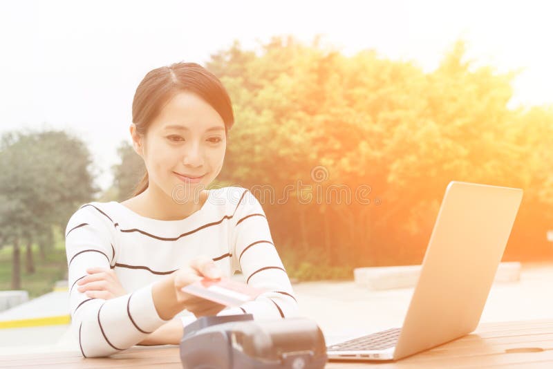 Woman pay on pos stock photo. Image of expense, green - 71814064