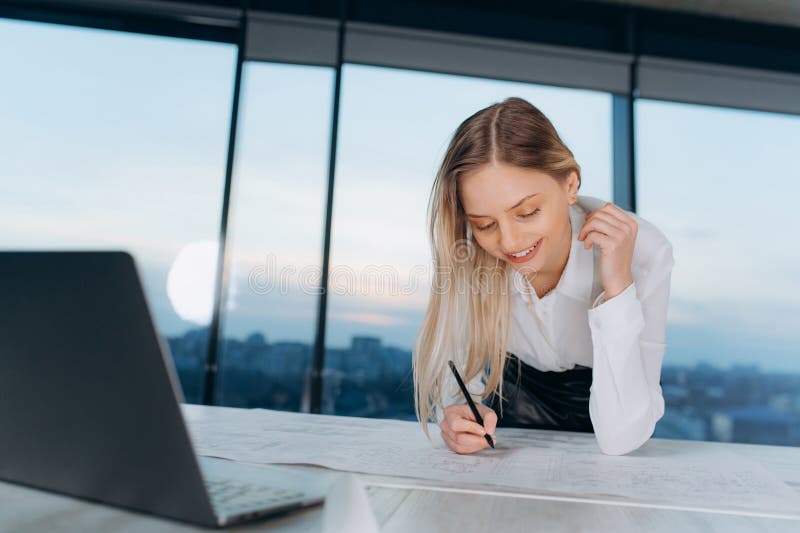 Woman Plans Work Schedule, Writes on Paper, Business Woman, Manager ...
