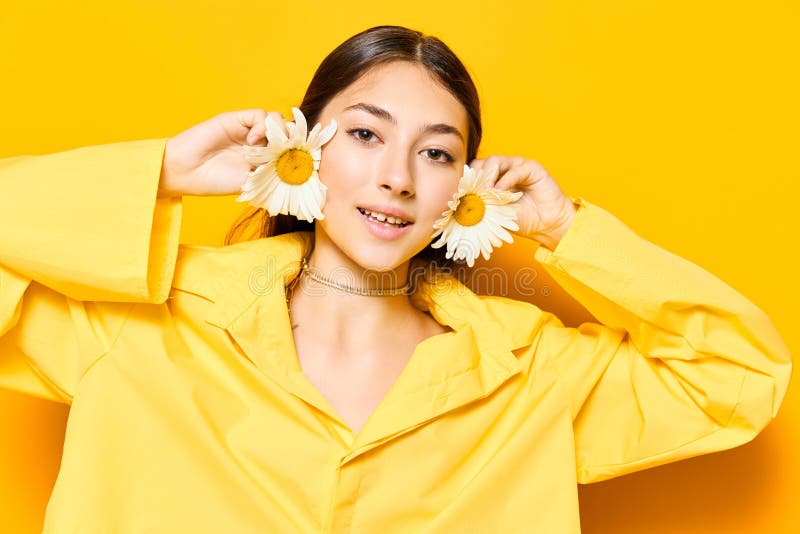 Woman Pretty Summer Young Happiness Chamomile Model Smile Yellow Flower