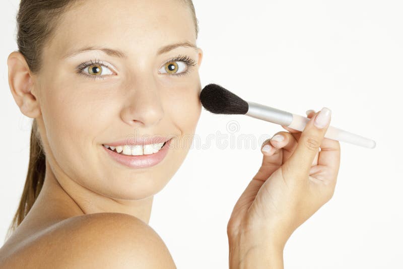 Woman Putting on Face Powder Stock Image - Image of adult, dark: 12551257
