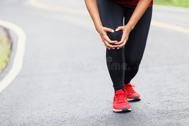 Woman runner hurt at knee stock image. Image of green - 162314131
