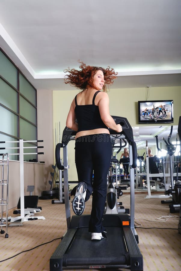 Woman running on treadmill stock image. Image of resistance - 7418241