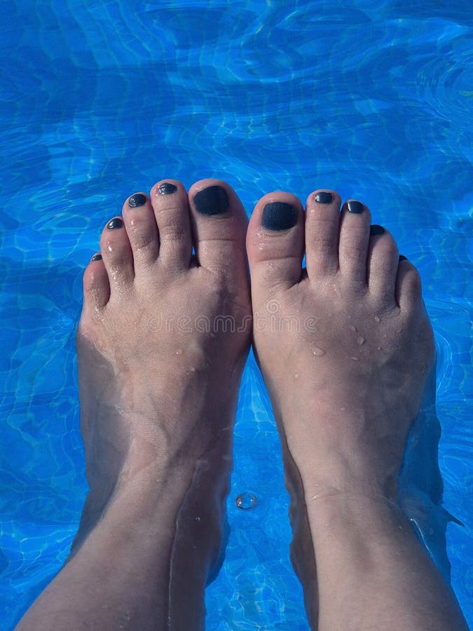 121 Woman's Feet Resort Pool Stock Photos - Free & Royalty-Free Stock ...