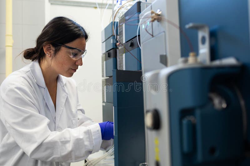 A Woman Scientist Analyzing Samples in a Laboratory Stock Image - Image ...
