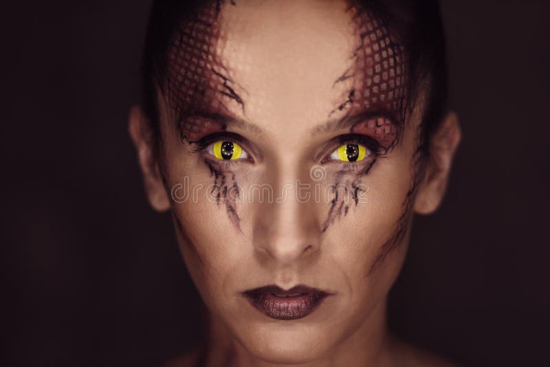 How To Make Snake Scales With Makeup | Makeupview.co