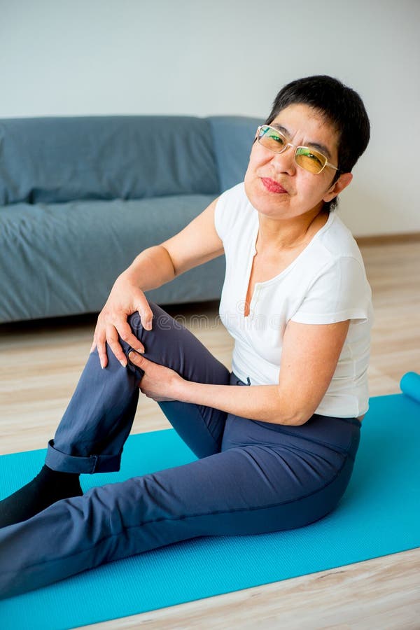 Woman sprained her leg stock image. Image of patient - 97496339