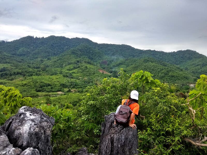 A Woman on the Top of Ille Cave in El Nido, Palawan Editorial ...