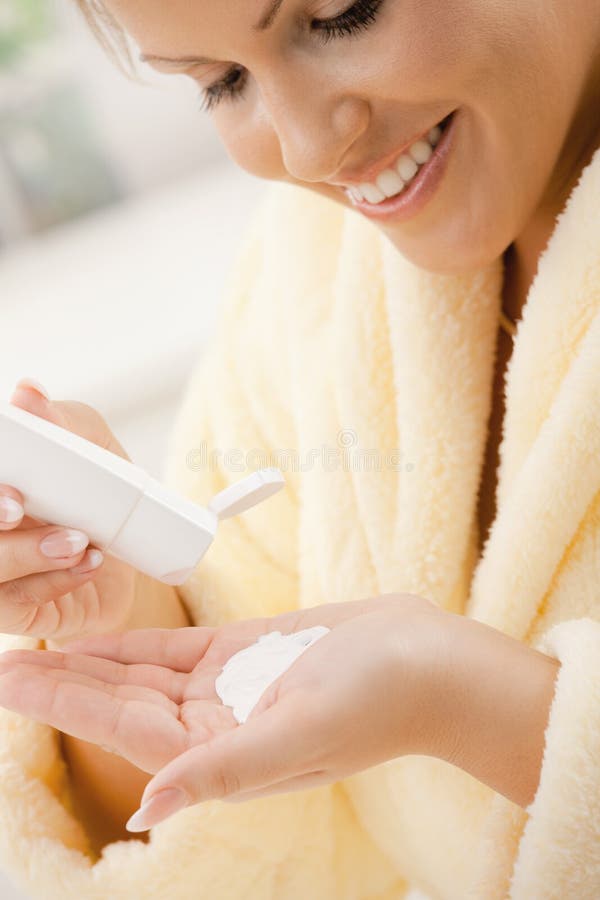 Woman using hand cream stock image. Image of cosmetic - 11267297