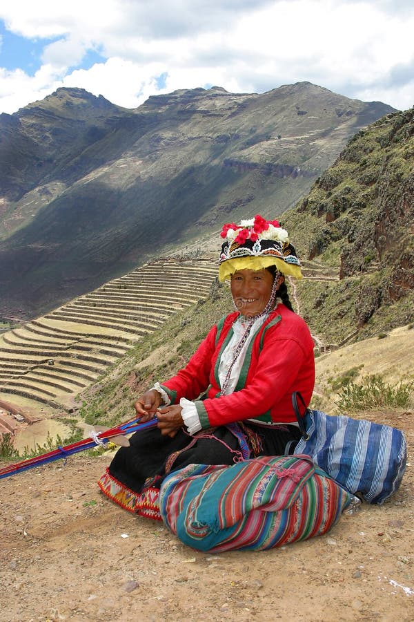 Woman weaving in Peru editorial image. Image of hill - 18228880