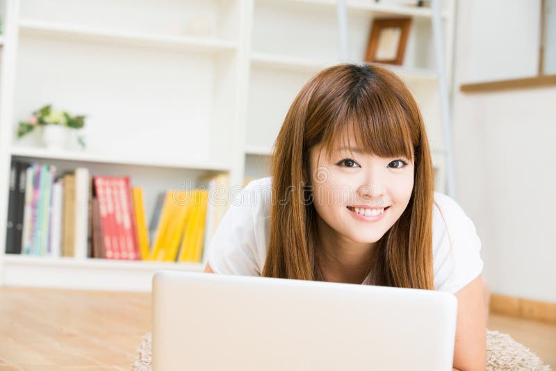 The Woman Who Uses the Computer Stock Image - Image of bookshelf, book ...