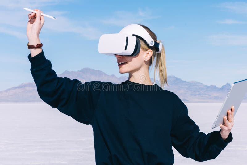 Woman Work with 3D City Model in VR Headset, Innovative Tech App Stock ...