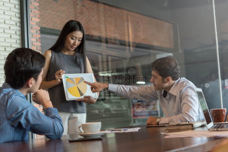 Woman Worker Presenting Chart and Discuss with Boss during Meeting ...
