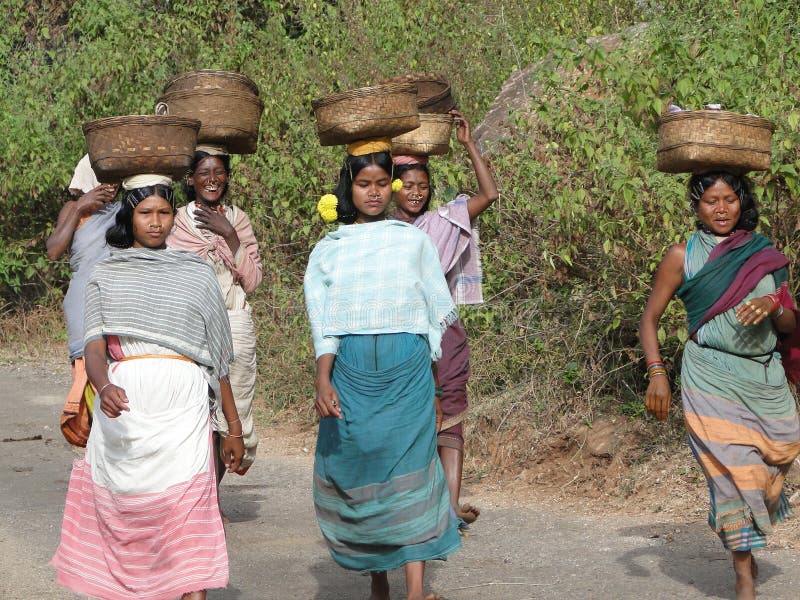 Women Carry Goods on Their Heads Editorial Photography - Image of ...