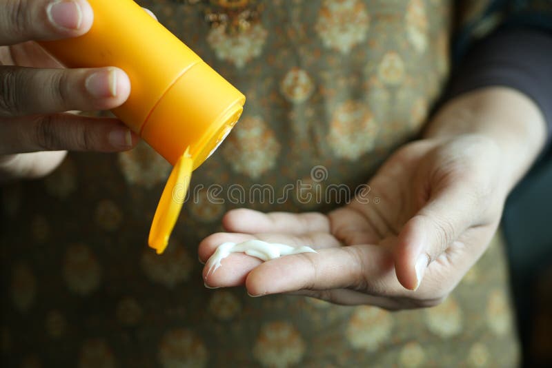 Women Hand Using Sunscreen Cream Stock Image - Image of hygiene, soft ...