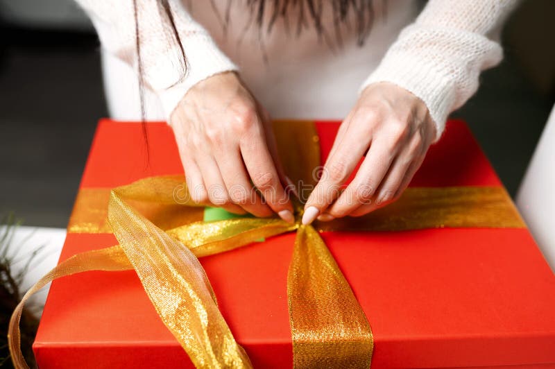 Women`s Hands Untie Gift Wrapping Stock Photo - Image of pink, desk ...
