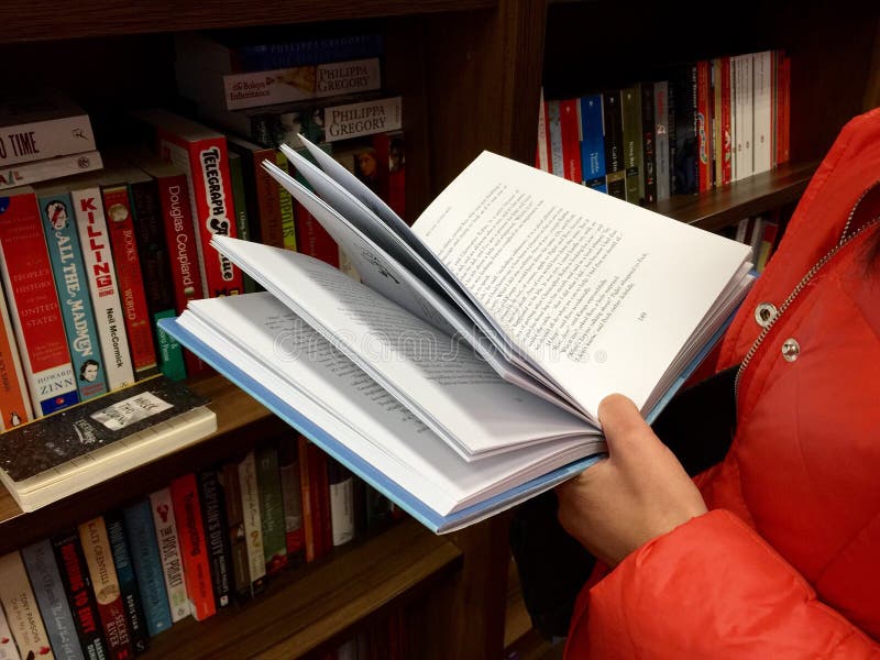 Women with Unfold Book in a Bookstore Editorial Stock Image - Image of ...