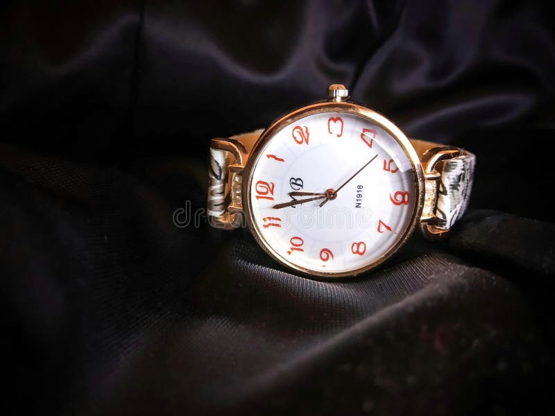 Women wrist watch editorial photo. Image of wrist, women - 139609031