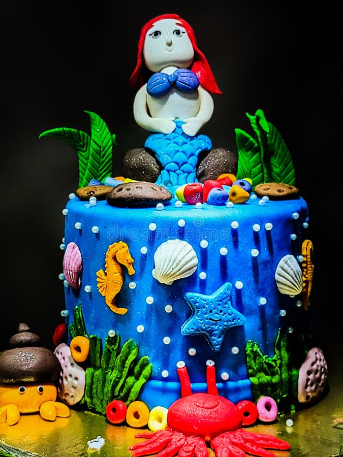 Wonderful Black Current Cake Design for Birthday Celebration Stock ...