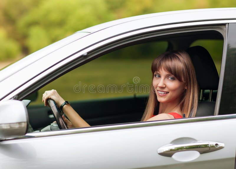 Wonen en coche imagen de archivo. Imagen de mano, asiento - 33350097