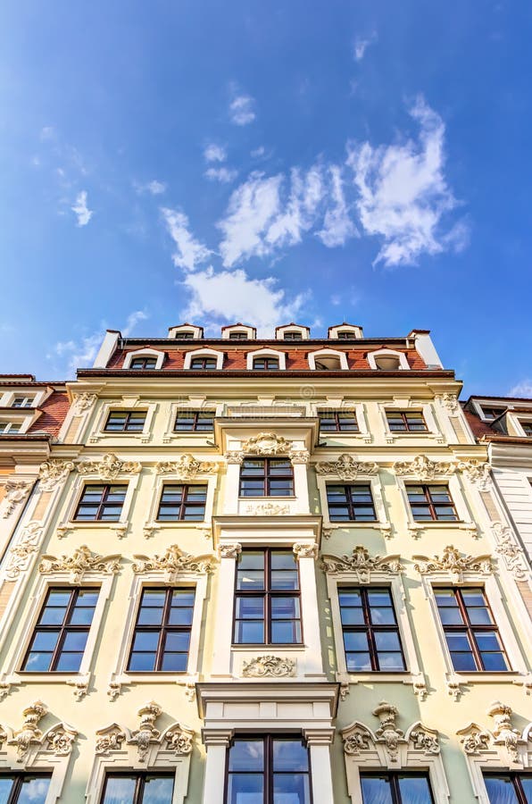 Woningbouw in Barokke Stijl Stock Foto - Image of gebouwen, gebouw ...