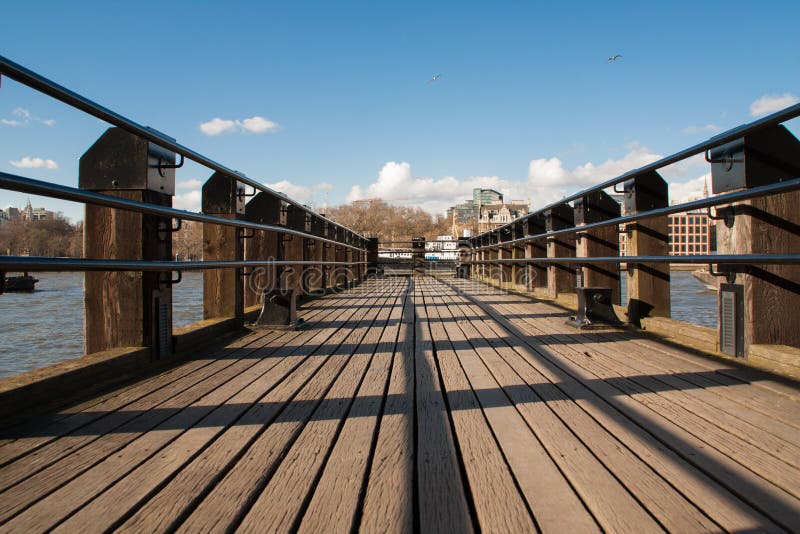 Wood Jetty on the River Thames Stock Photo - Image of wood, shaft: 39849156