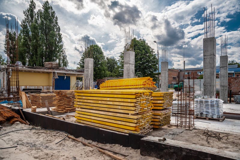 Wooden Beam for Formwork and Concrete Columns Stock Image - Image of ...