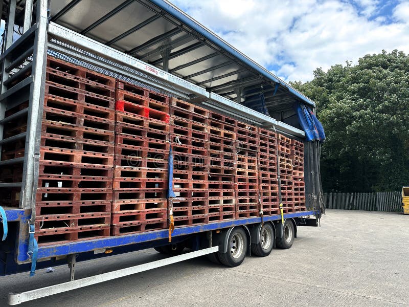 241 Lorry Pallets Trailer Stock Photos - Free & Royalty-Free Stock ...