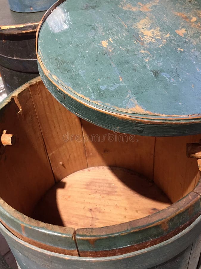 Wooden container barrel stock photo. Image of strengthened - 92005794