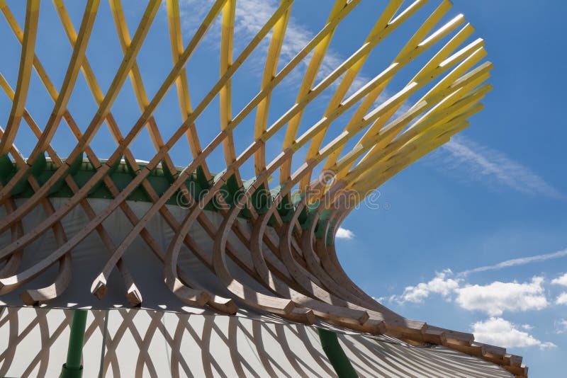 Wooden Curved Structure: Building with Modern Architectural Design ...