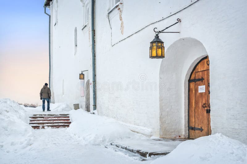 Doors of the Kremlin Chambers, Suzdal Editorial Photography - Image of ...
