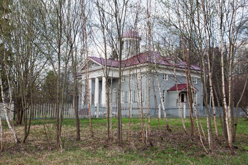 Wooden Manor House in Russia Stock Image - Image of historical, classic ...