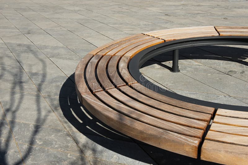 Wooden Modern Design Round Circular Park Bench Stock Photo - Image of ...