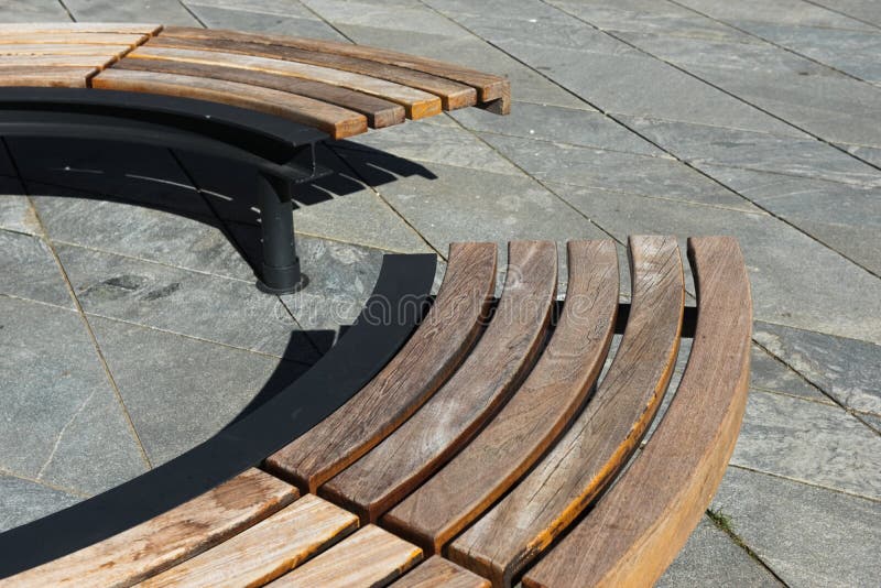 Wooden Modern Design Round Circular Park Bench Stock Photo - Image of ...