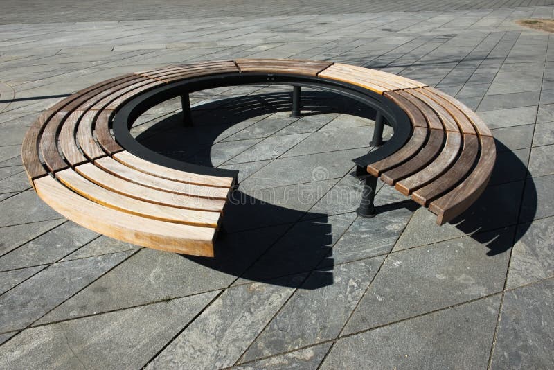 Wooden Modern Design Round Circular Park Bench Stock Photo - Image of ...
