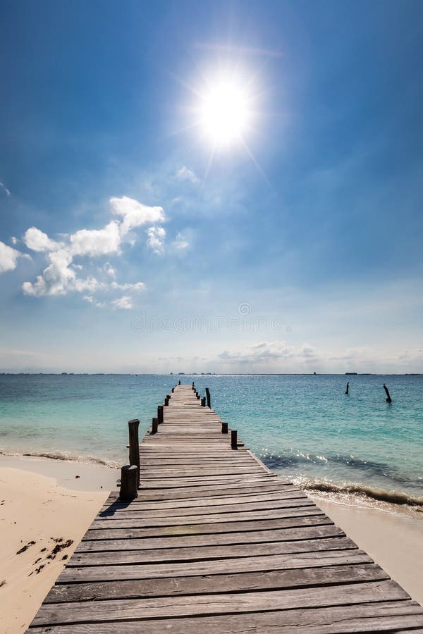 Wooden Pier on Tropical Beach Stock Image - Image of hawaii, pier: 23925037