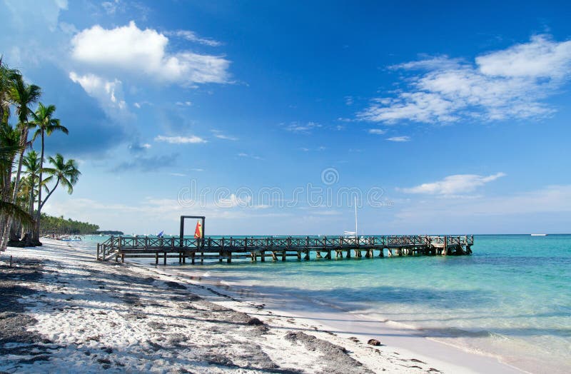 Wooden Pier on Tropical Beach Stock Image - Image of hawaii, pier: 23925037