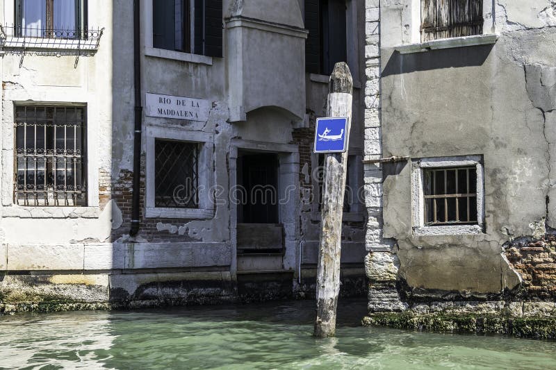 A Wooden Post, with a Sign Warning of Gondolas, in Venice. Stock Photo ...