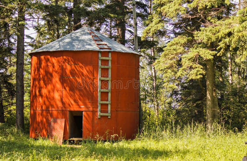 A wooden red grain bin. stock image. Image of quality - 32452175