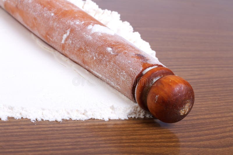 Wooden Rolling Pin and Flour Stock Image - Image of bakery, freshness ...