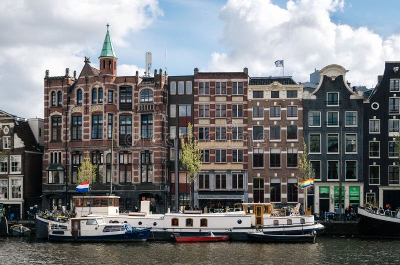 Woonboten En Nederlandse Architectuur in Amsterdam Redactionele ...