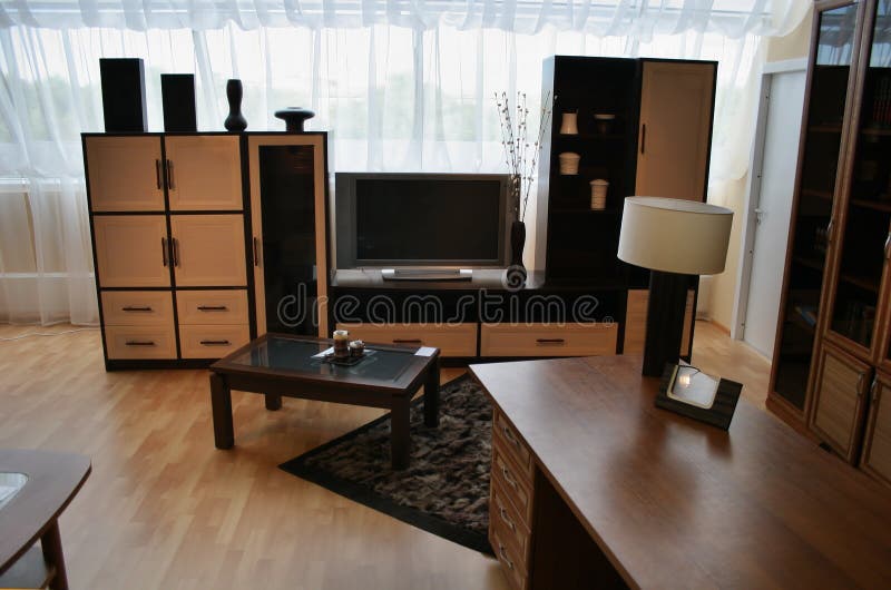 Woonkamer met groot raam stock foto. Image of huis, glas - 1136978