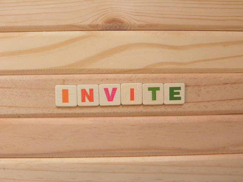 Word Invite em madeira foto de stock. Imagem de texto - 164373964