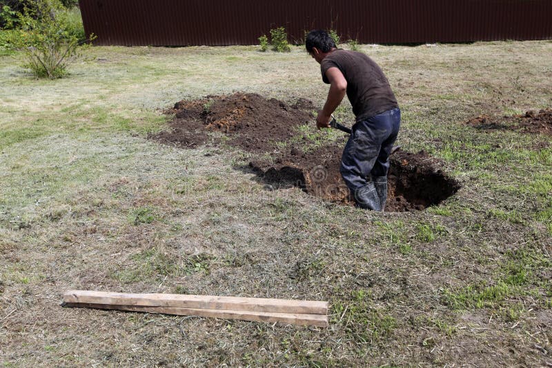 Work begins to dig a well editorial photography. Image of lawn - 74097132