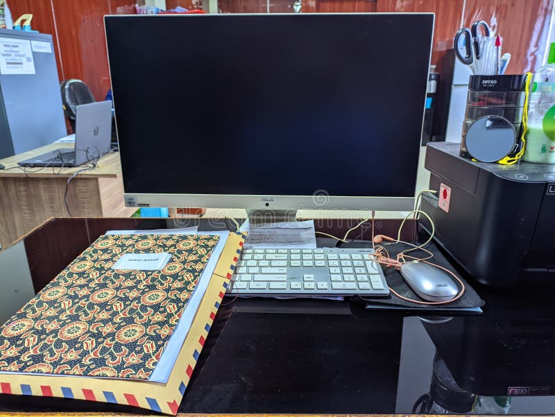 Computer Books on the Shelves Editorial Stock Photo - Image of closeup ...