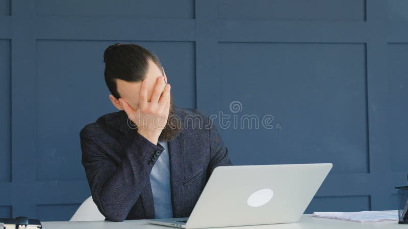 Work Fail Facepalm Business Man Wrong Inattentive Stock Video - Video ...