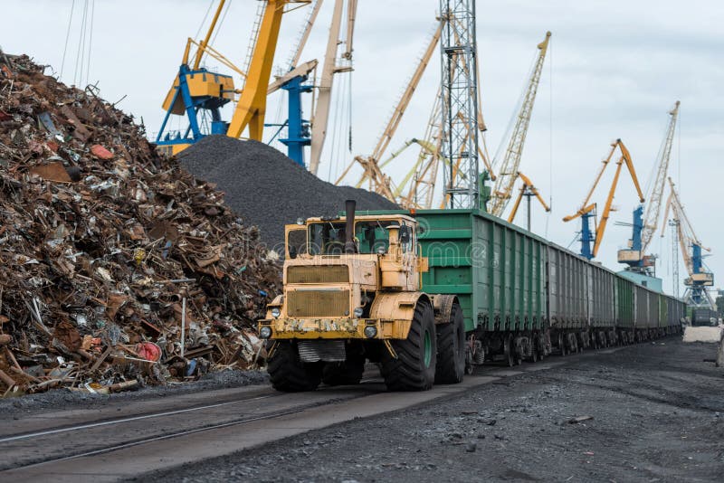 Work in Port Coal Handling Terminal. Editorial Photography - Image of ...