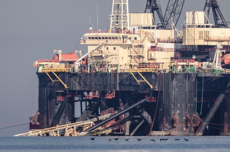 PIPE LAYER PLATFORM stock image. Image of layer, pipe - 229480331